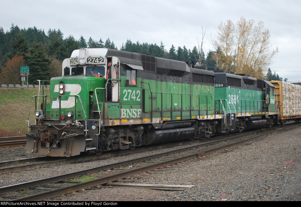 BNSF 2742 on siding